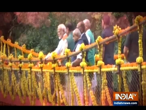 PM Modi offers prayers at Garudeshwar Dutt Temple in Narmada district